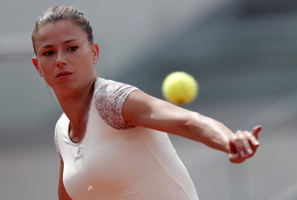 Camila Giorgi fa impazzire i fan, le foto in intimo allo specchio sono ...